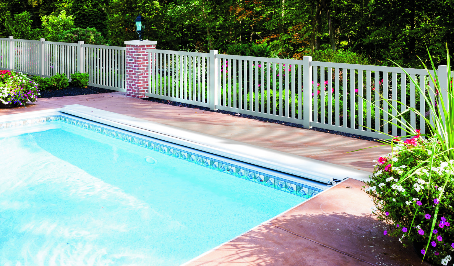 Aluminum, Vinyl, and Wood Pool Fences | The Fence Authority